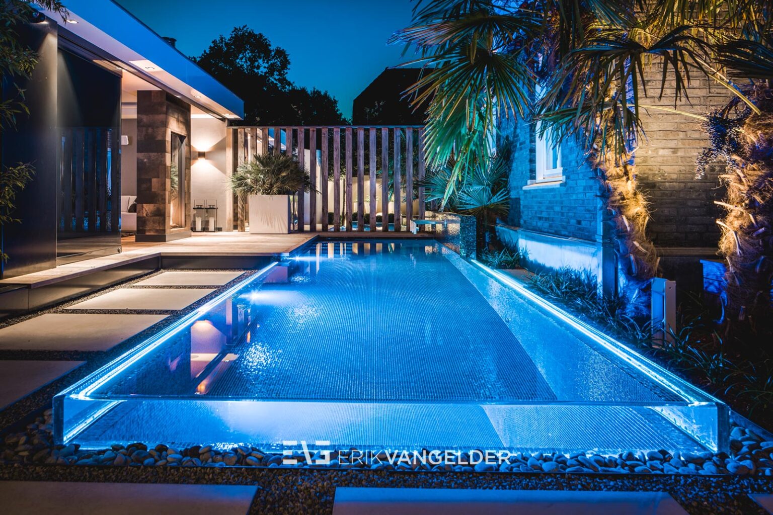 Modern garden with Starline pool - HOOG.design - Exclusive living ...