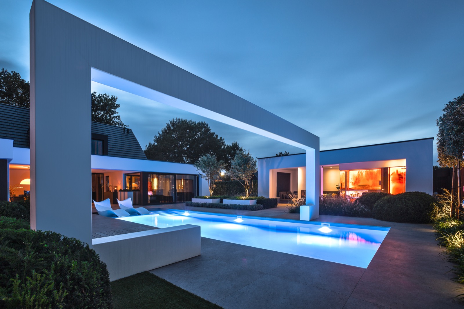 Exclusive privacy front yard