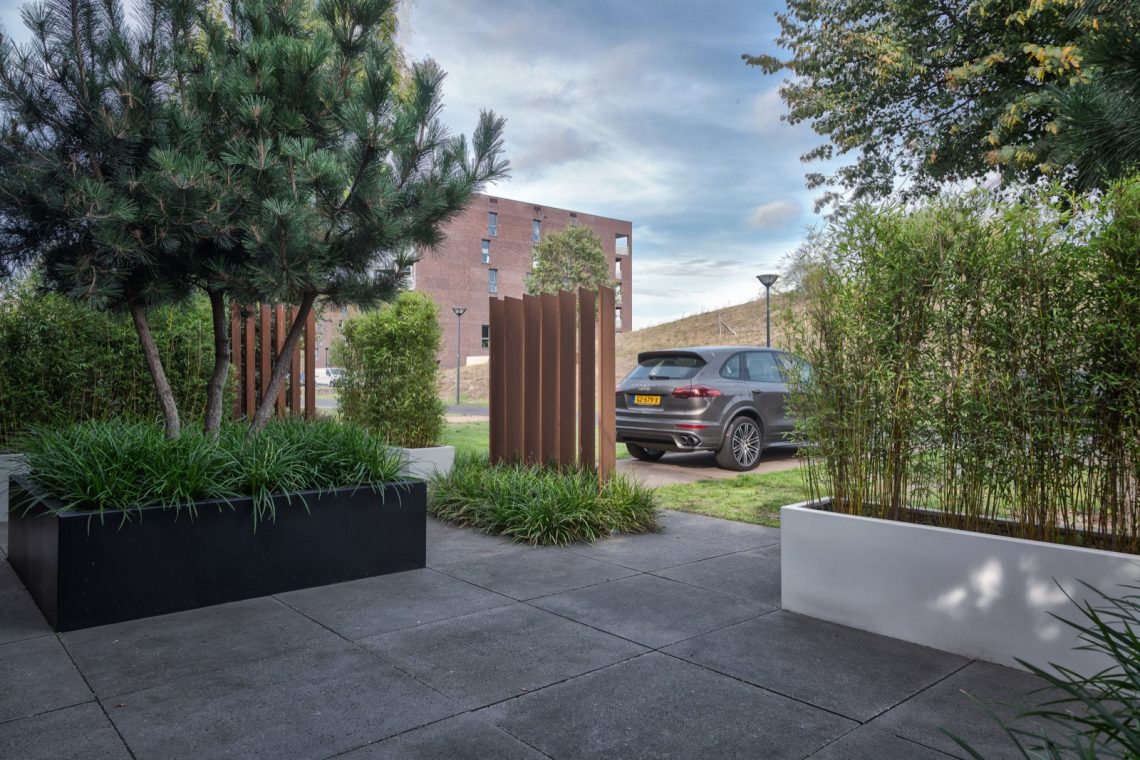 Exclusive privacy front yard