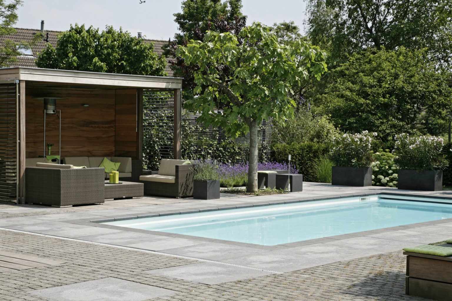 Essential outdoor swimming pool - HOOG.design - Exclusive living ...