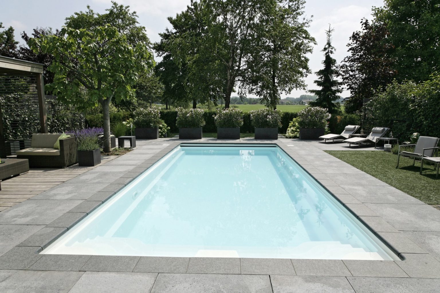 Essential outdoor swimming pool - HOOG.design - Exclusive living ...