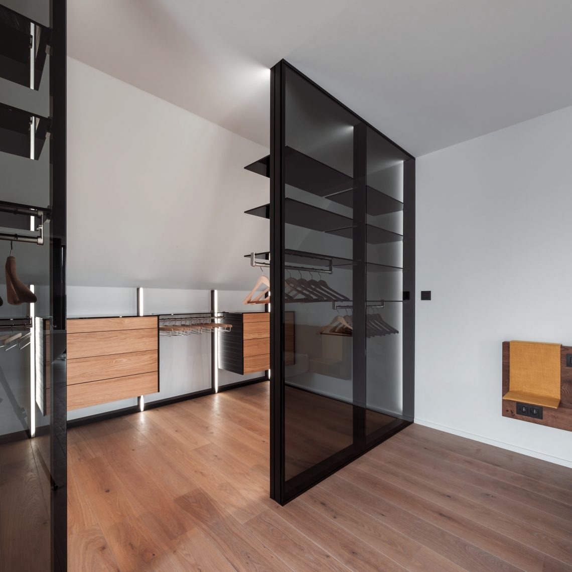 Inloopkasten op maat ‘Dress Wall’