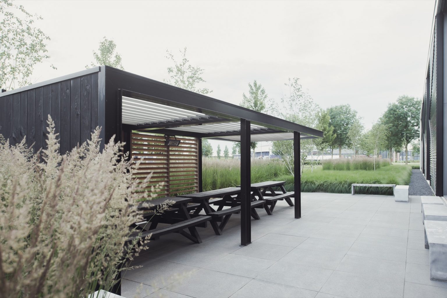 Moderne overkapping met lamellendak