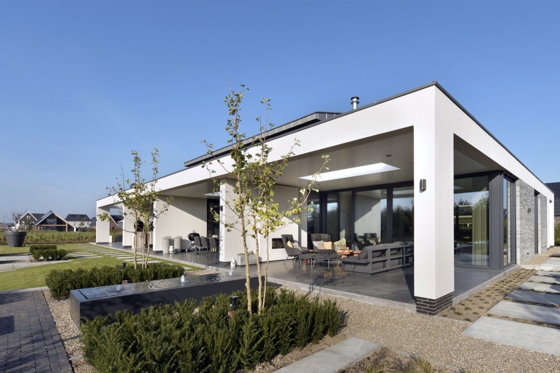 Modern house with zinc roof in Veenendaal