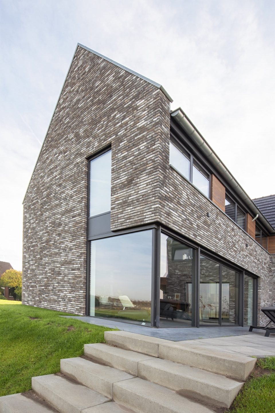 Modern villa in Velden