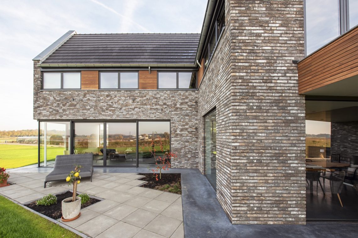 Modern villa in Velden