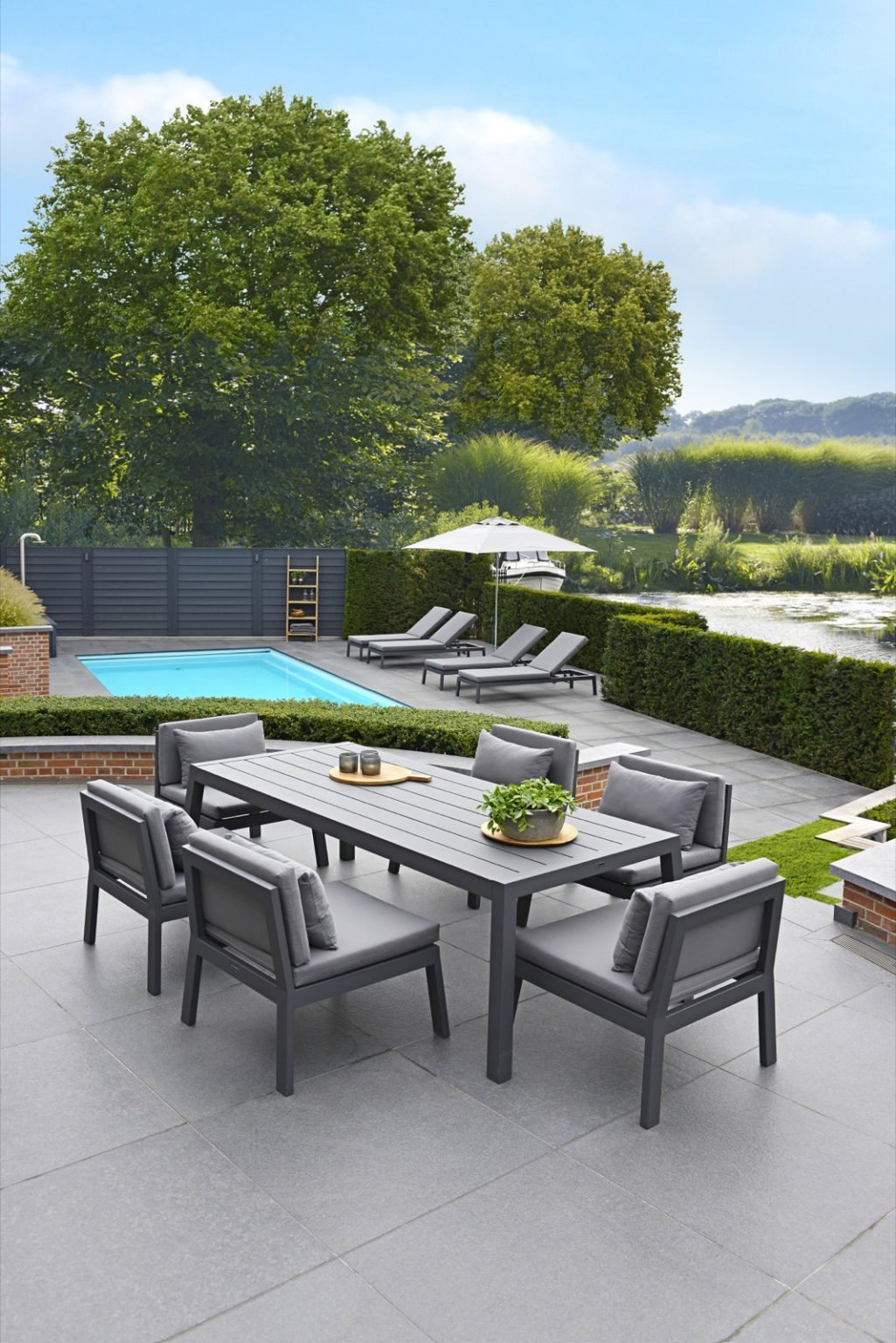 Right Mike - HOOG.design - Exclusive living inspiration