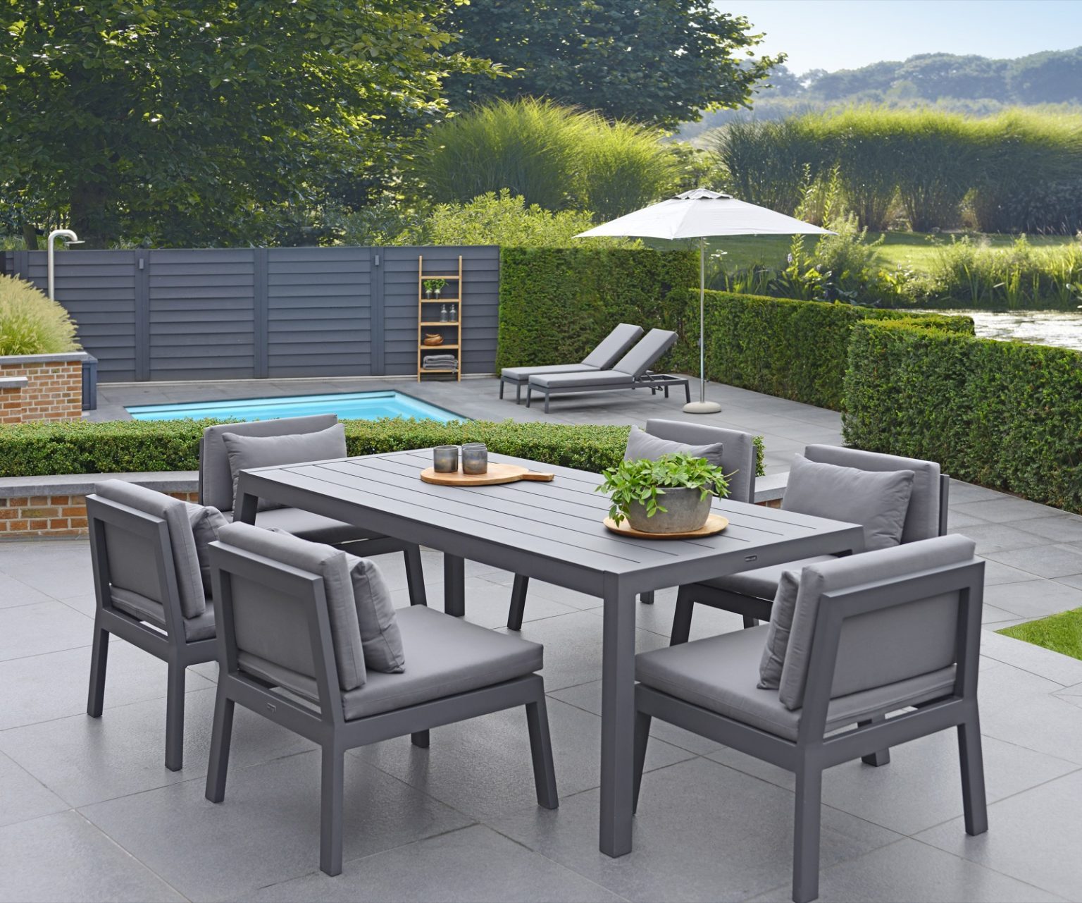 Right Mike - HOOG.design - Exclusive living inspiration