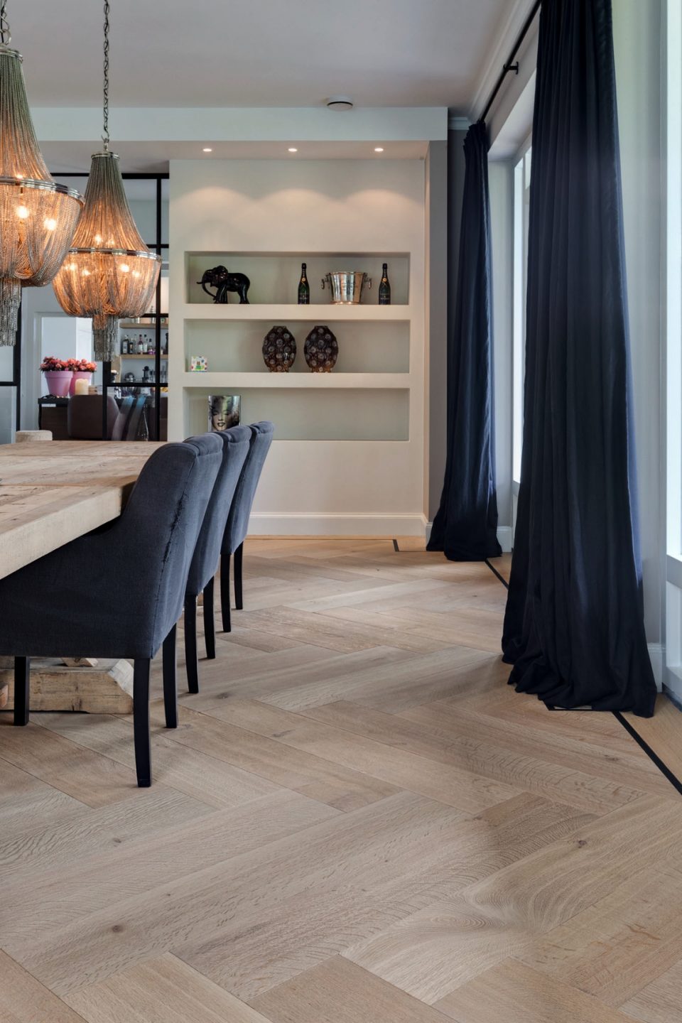 Large format herringbone pattern with traditional piping