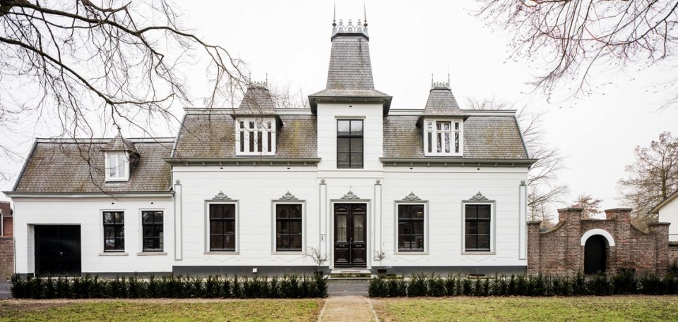 Steel doors in restored rectory - HOOG.design - Exclusive living ...