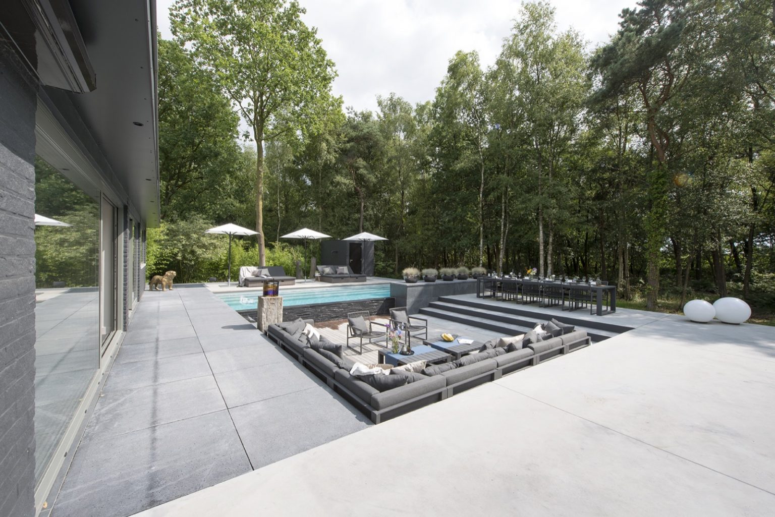 Extraordinary villa with modern country house in rural setting