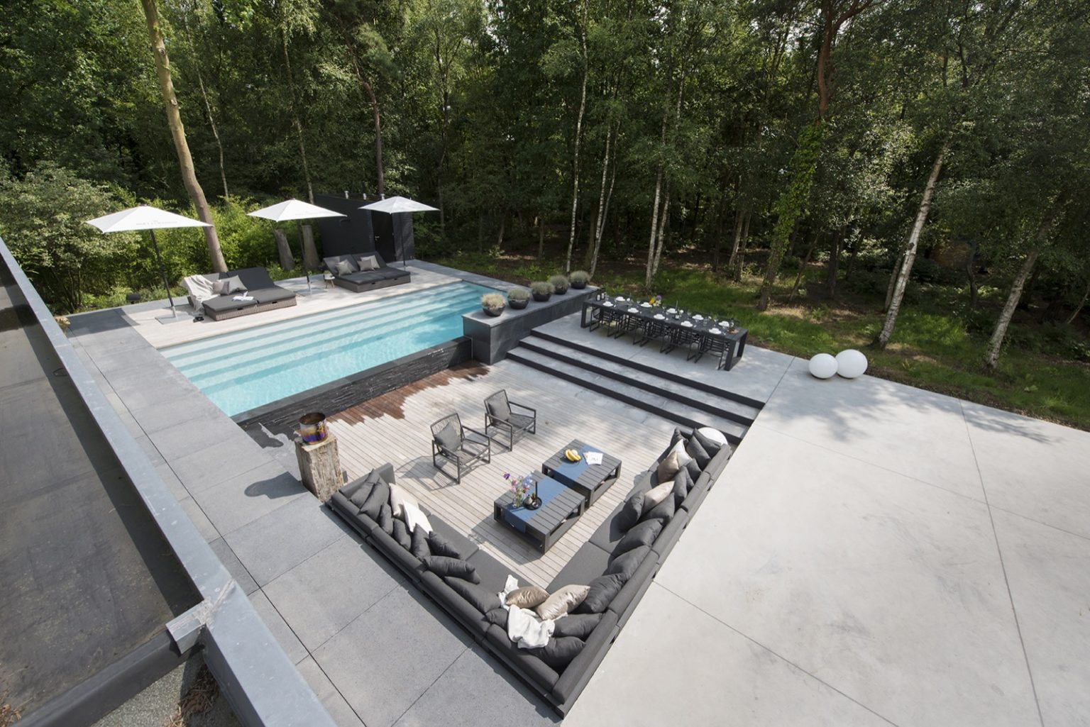 Extraordinary villa with modern country house in rural setting
