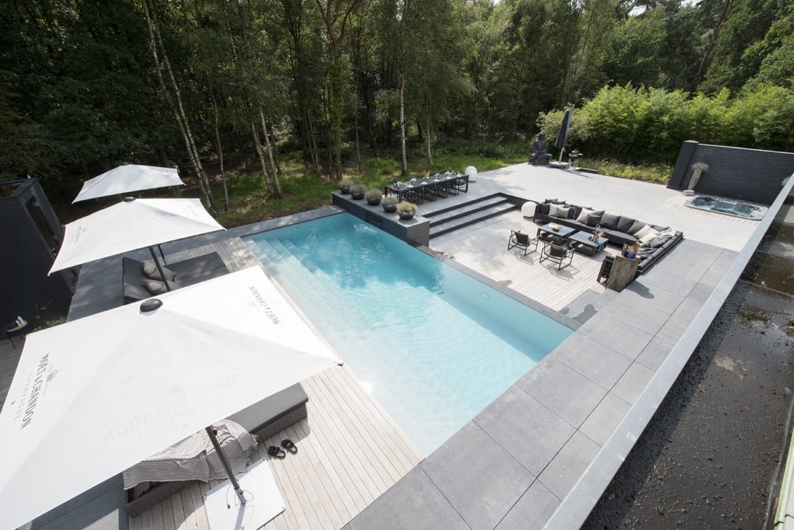 Extraordinary villa with modern country house in rural setting