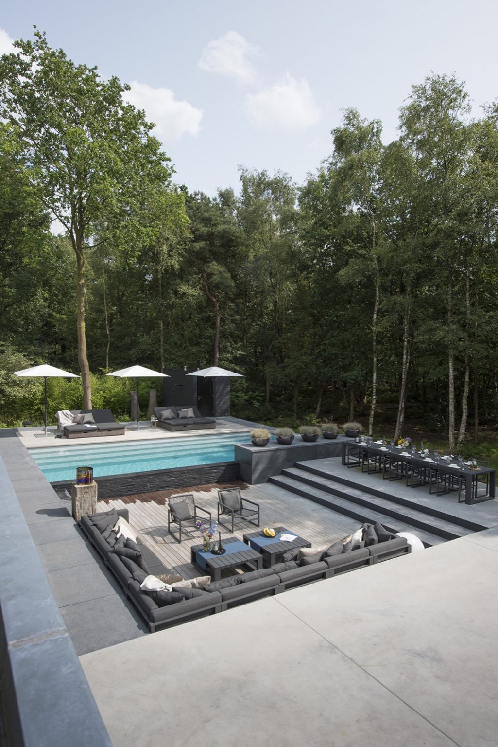 Extraordinary villa with modern country house in rural setting