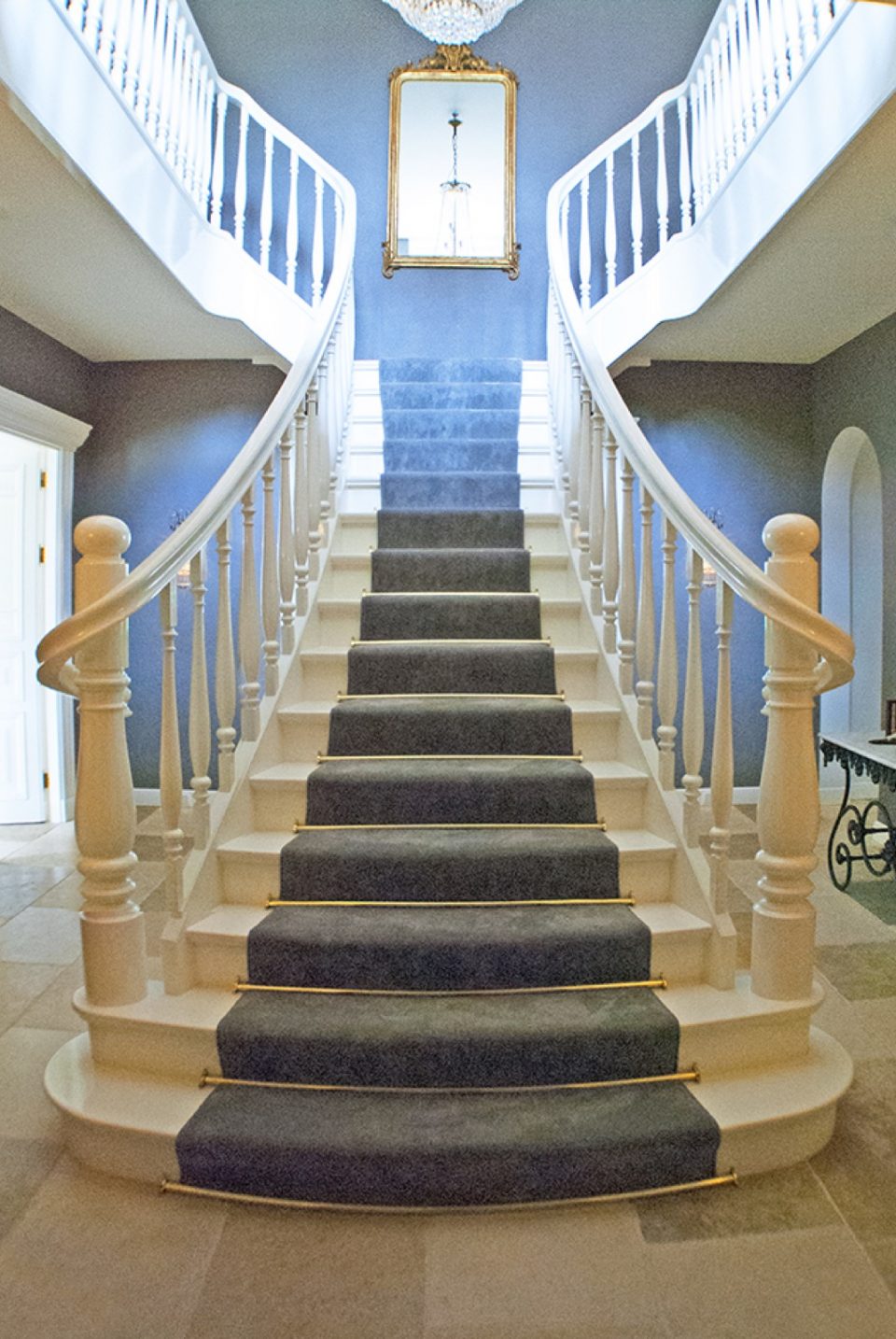 Country style staircase - HOOG.design - Exclusive living inspiration