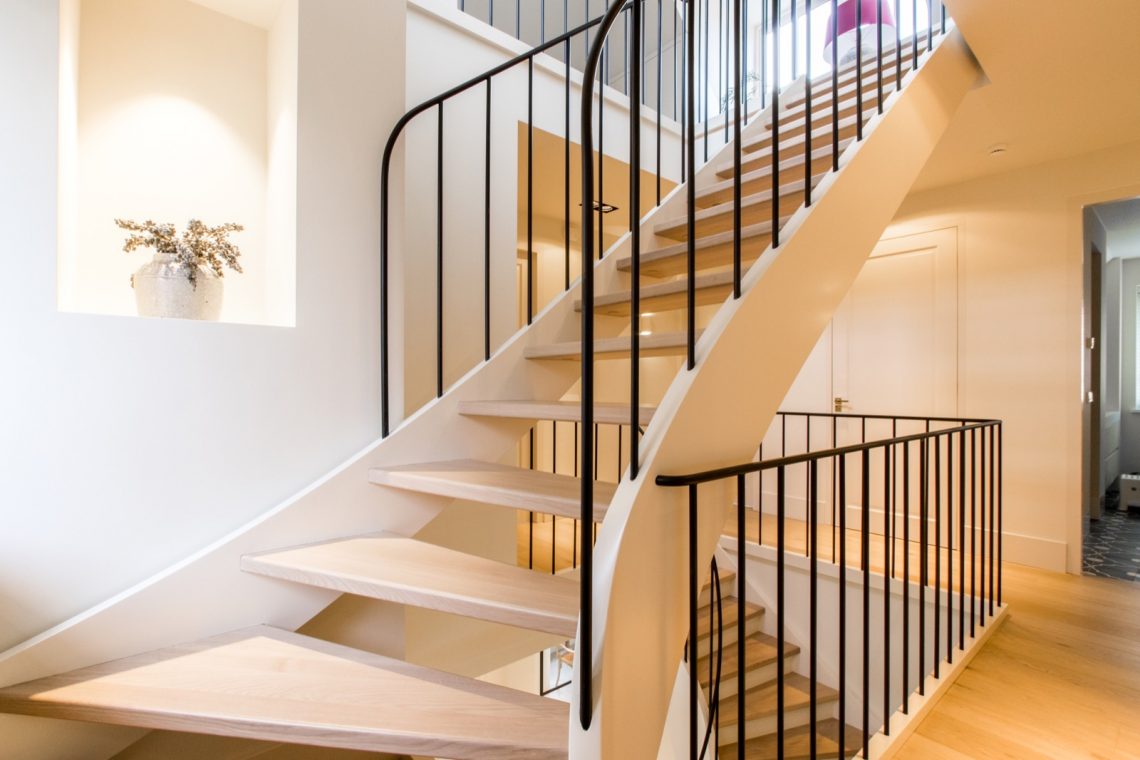 Quarter turn stairs