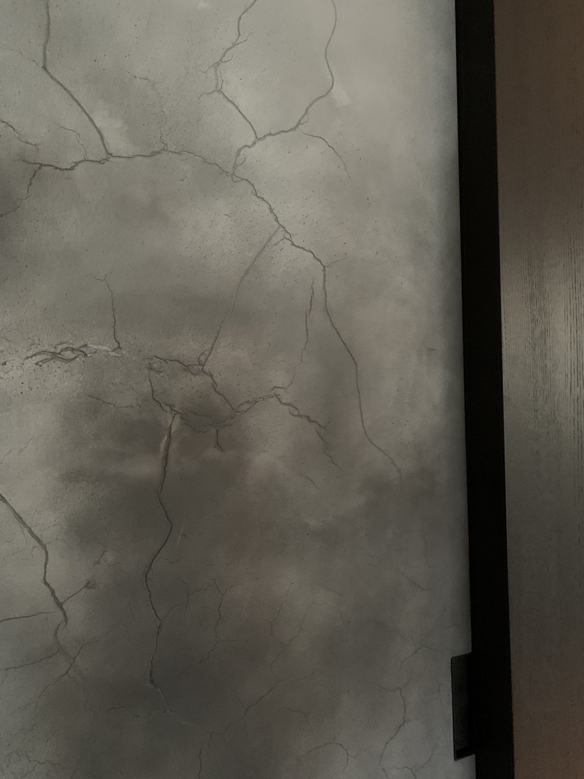 Grezzo metal : cracked metal oxidized black metal