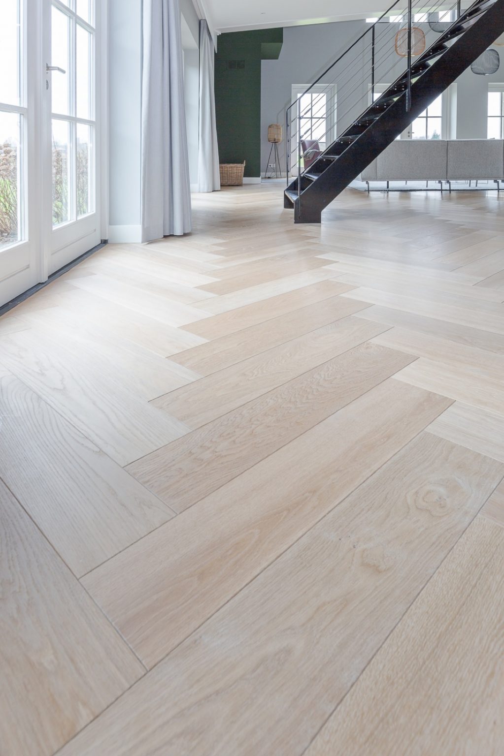 Whale herringbone floor 18x90cm