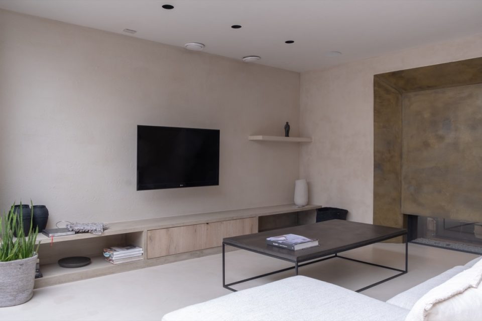 Showroom Texture Painting