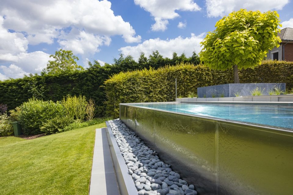 Self-supporting stainless steel infinity infinity pool