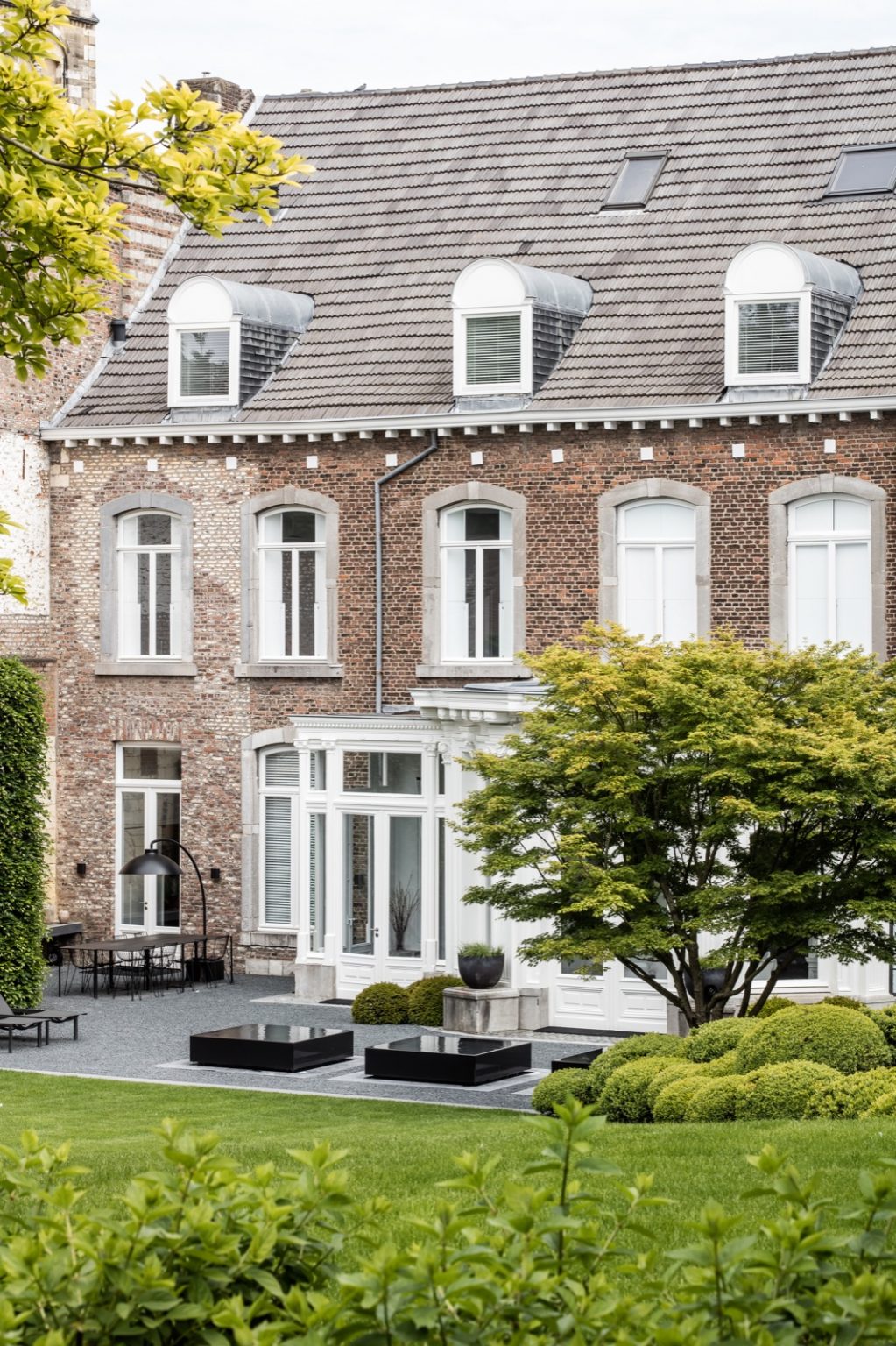 The Monochrome House - HOOG.design - Exclusive living inspiration