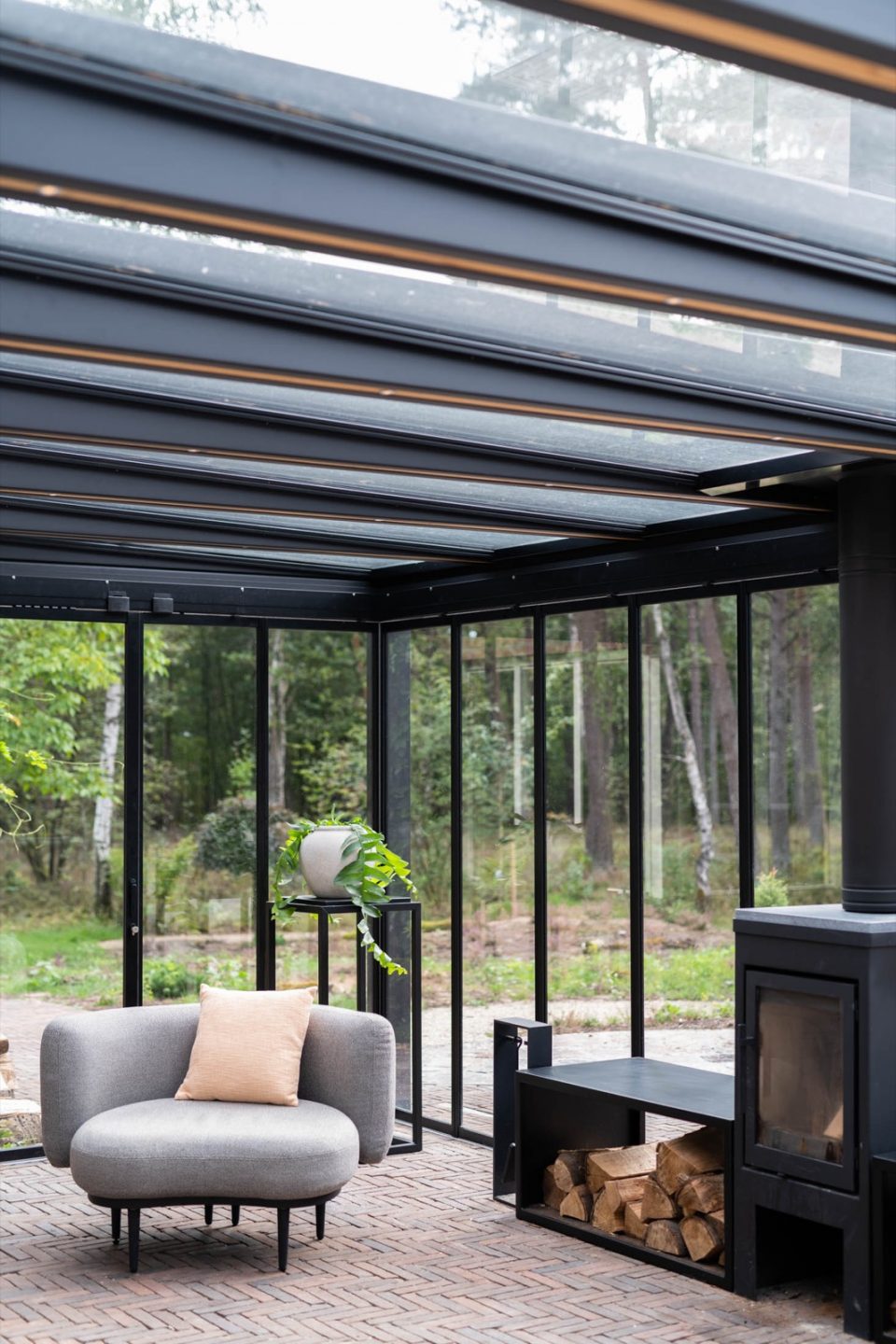 Moderne en complete tuinkamer in Beekbergen