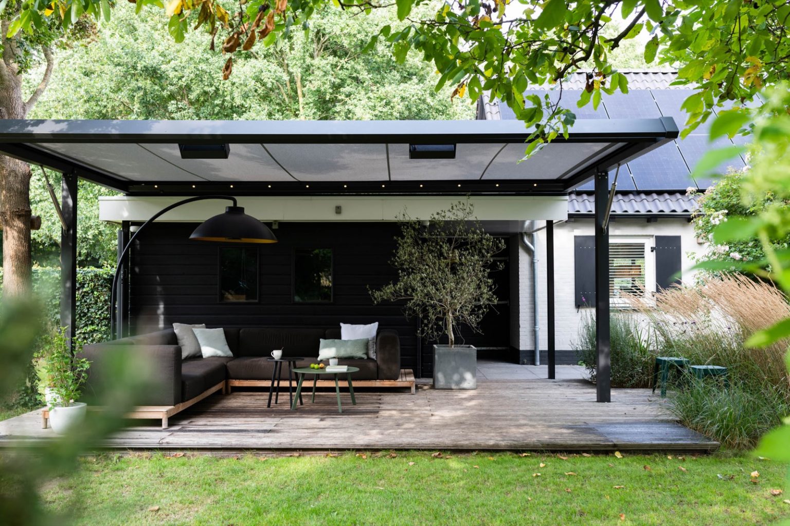 Uniek, flexibel designframe met windvaste zonwering