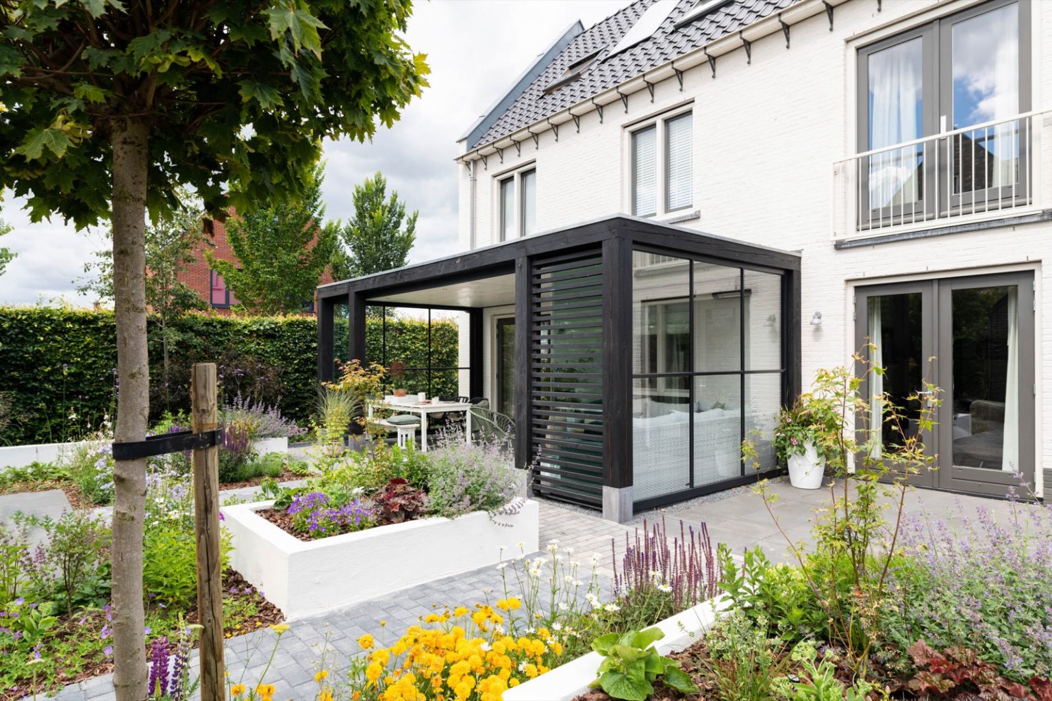 Woonhuis met moderne overkapping