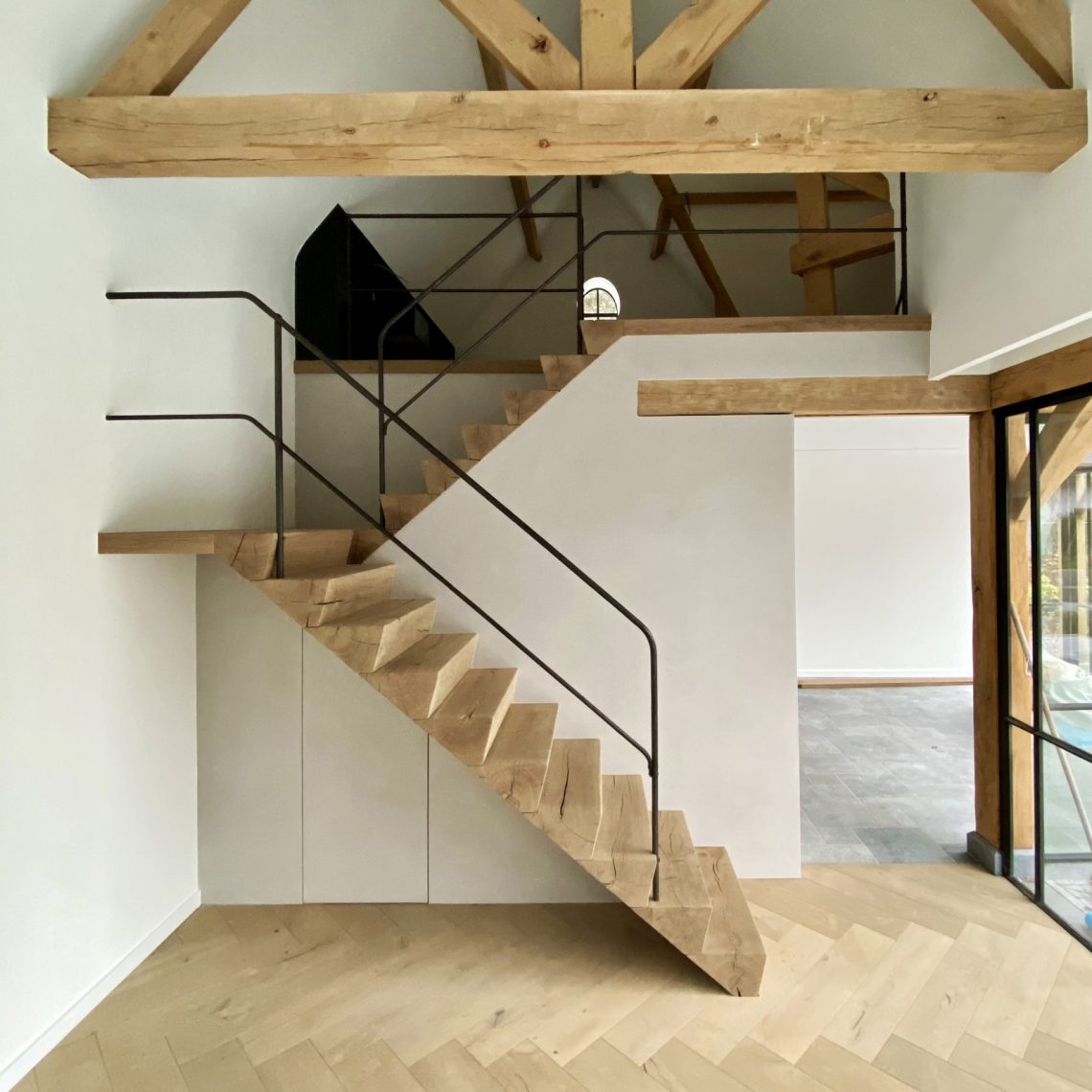 Oak beam stair slide - HOOG.design - Exclusive living inspiration