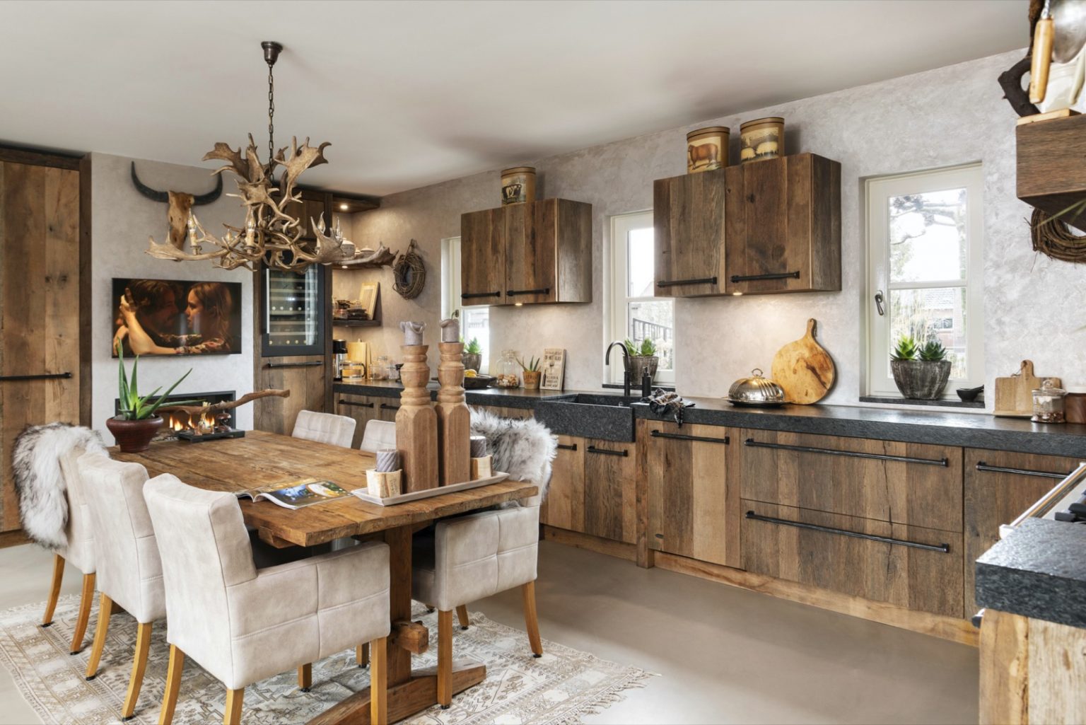 Typical rustic RestyleXL kitchen in old oak