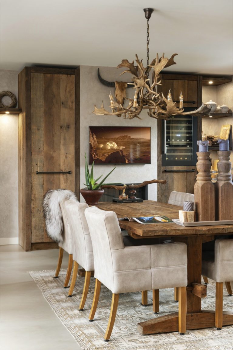 Typical rustic RestyleXL kitchen in old oak