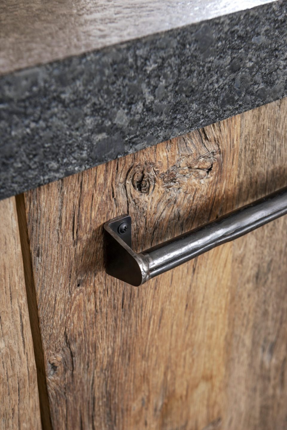 Typical rustic RestyleXL kitchen in old oak