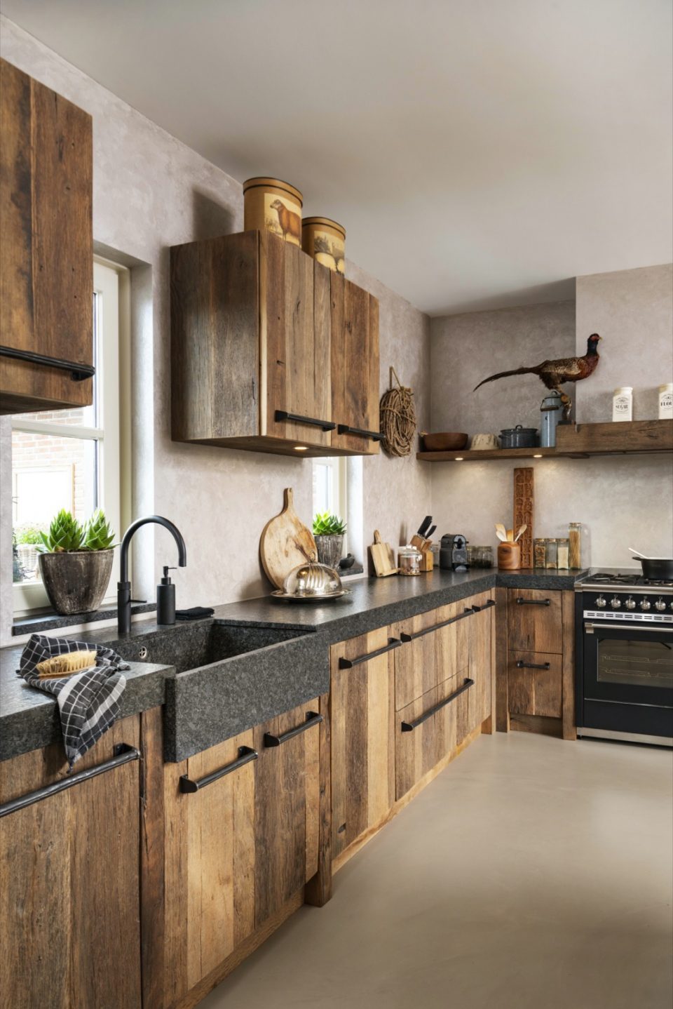 Typical rustic RestyleXL kitchen in old oak