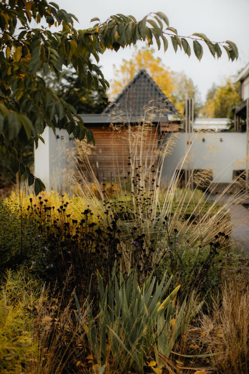 Contemporary farm garden - HOOG.design - Exclusive living inspiration