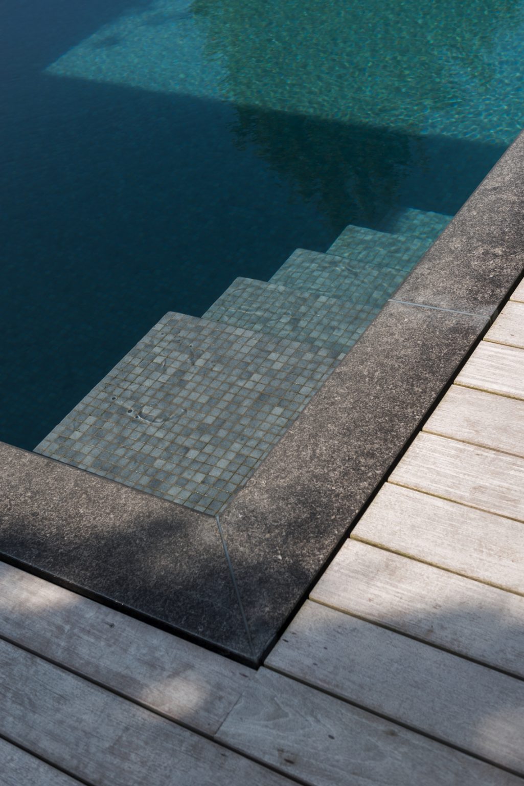 Overflow pool as an eye-catcher