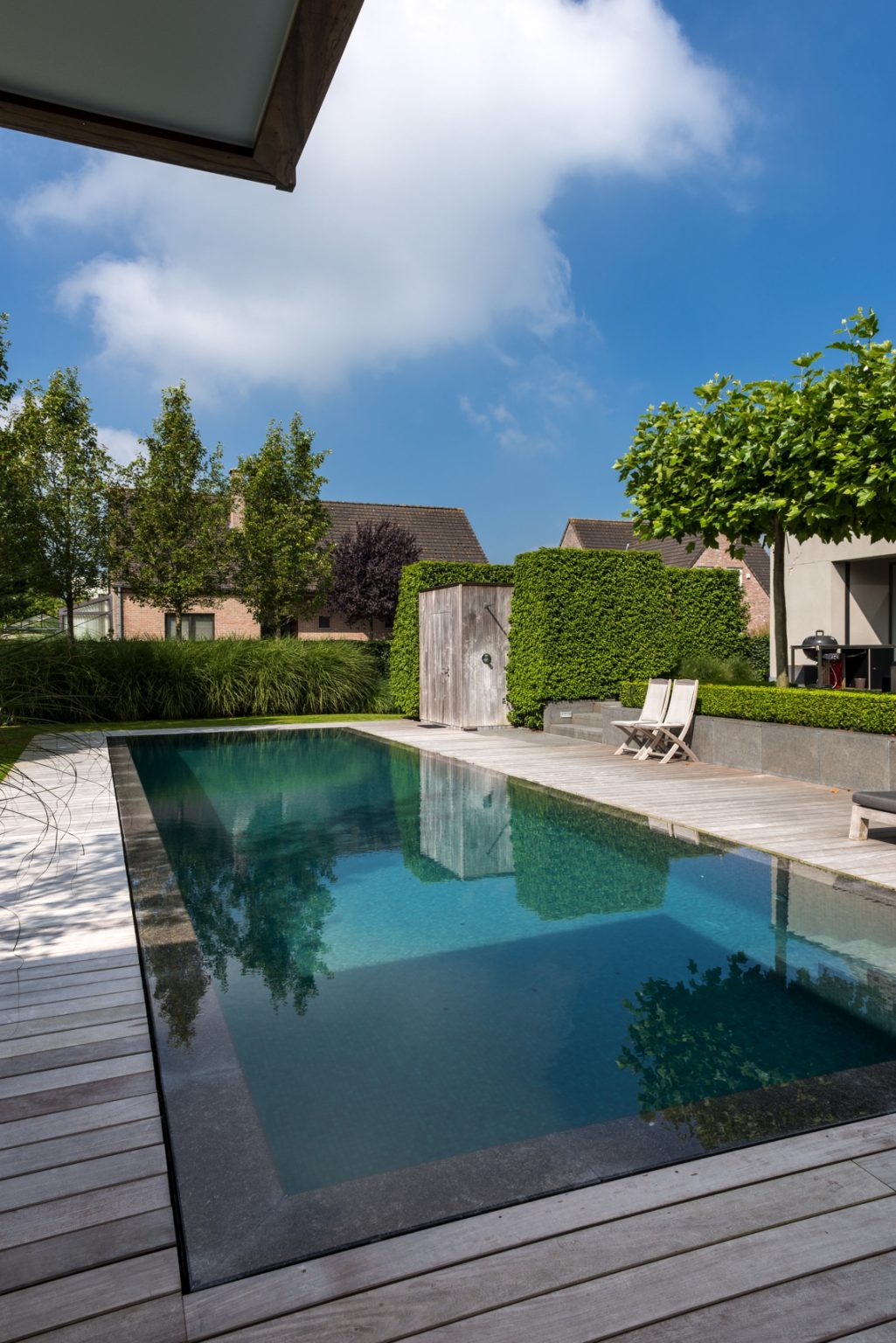 Overflow pool as an eye-catcher