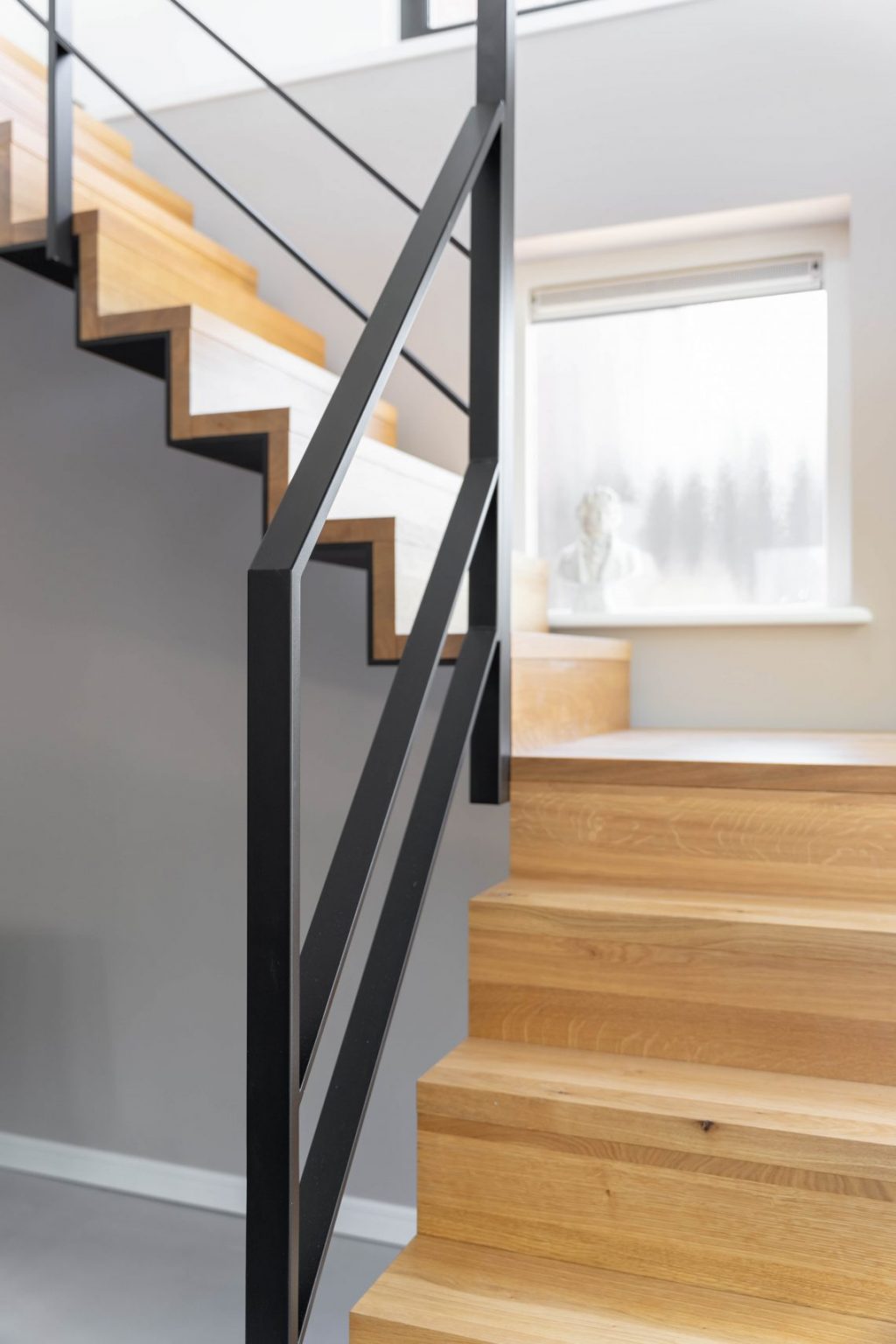 Dichte stalen bordestrap met stalen balustrades