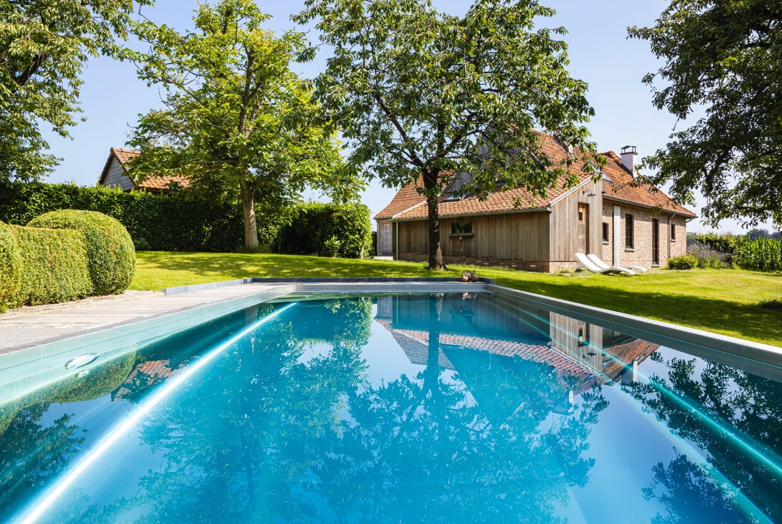 Self-supporting stainless steel high-water line swimming pool Zeveren