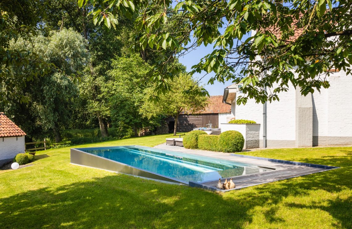 Self-supporting stainless steel high-water line swimming pool Zeveren