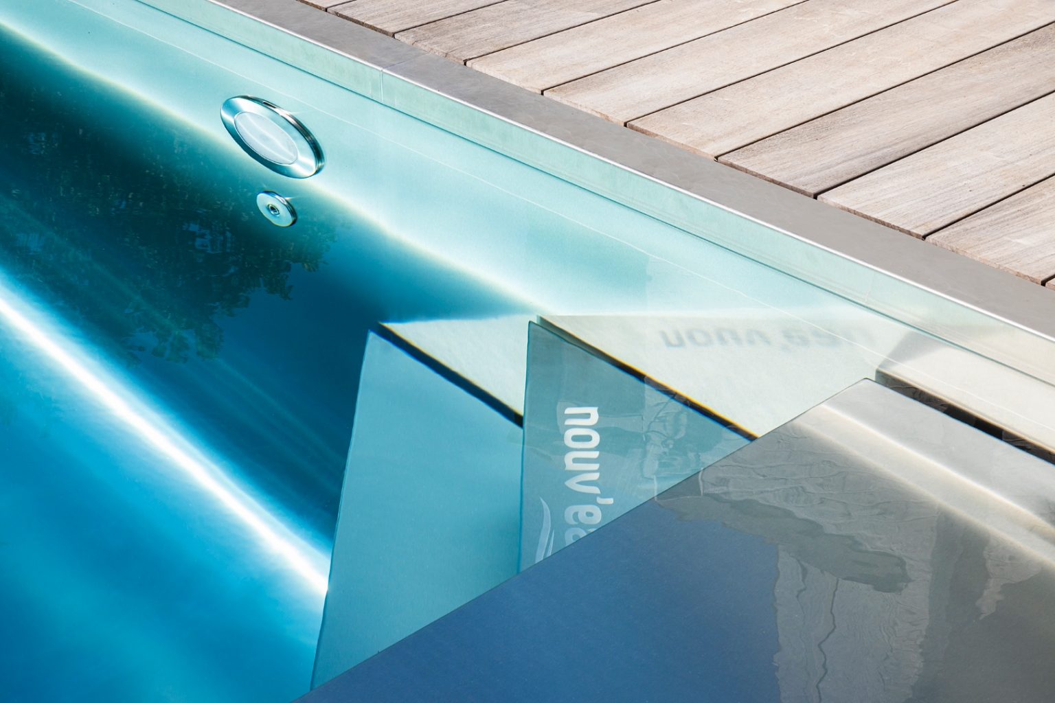 Self-supporting stainless steel high-water line swimming pool Zeveren