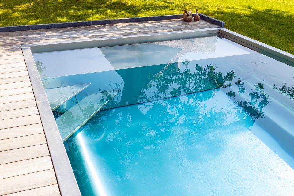 Self-supporting stainless steel high-water line swimming pool Zeveren
