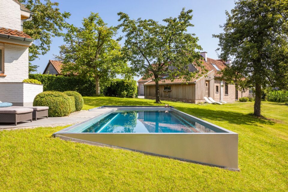 Self-supporting stainless steel high-water line swimming pool Zeveren