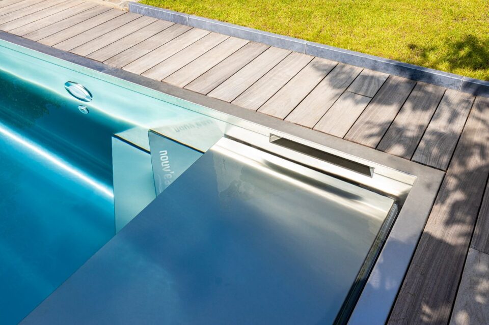 Self-supporting stainless steel high-water line swimming pool Zeveren