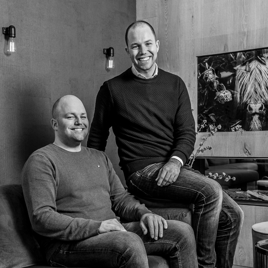 Schuifpoort van Cortenstaal bij villa in Terwolde - HOOG.design ...