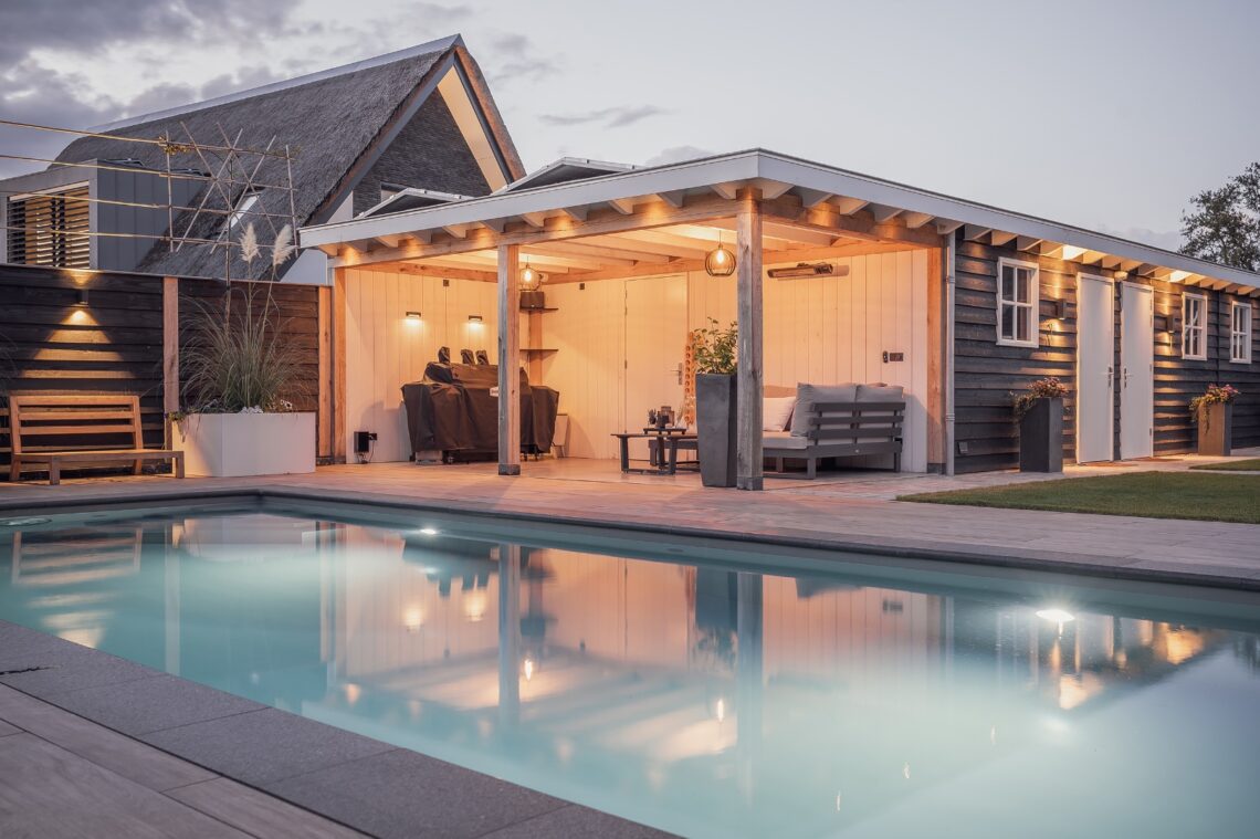 Rhoon veranda en poolhouse