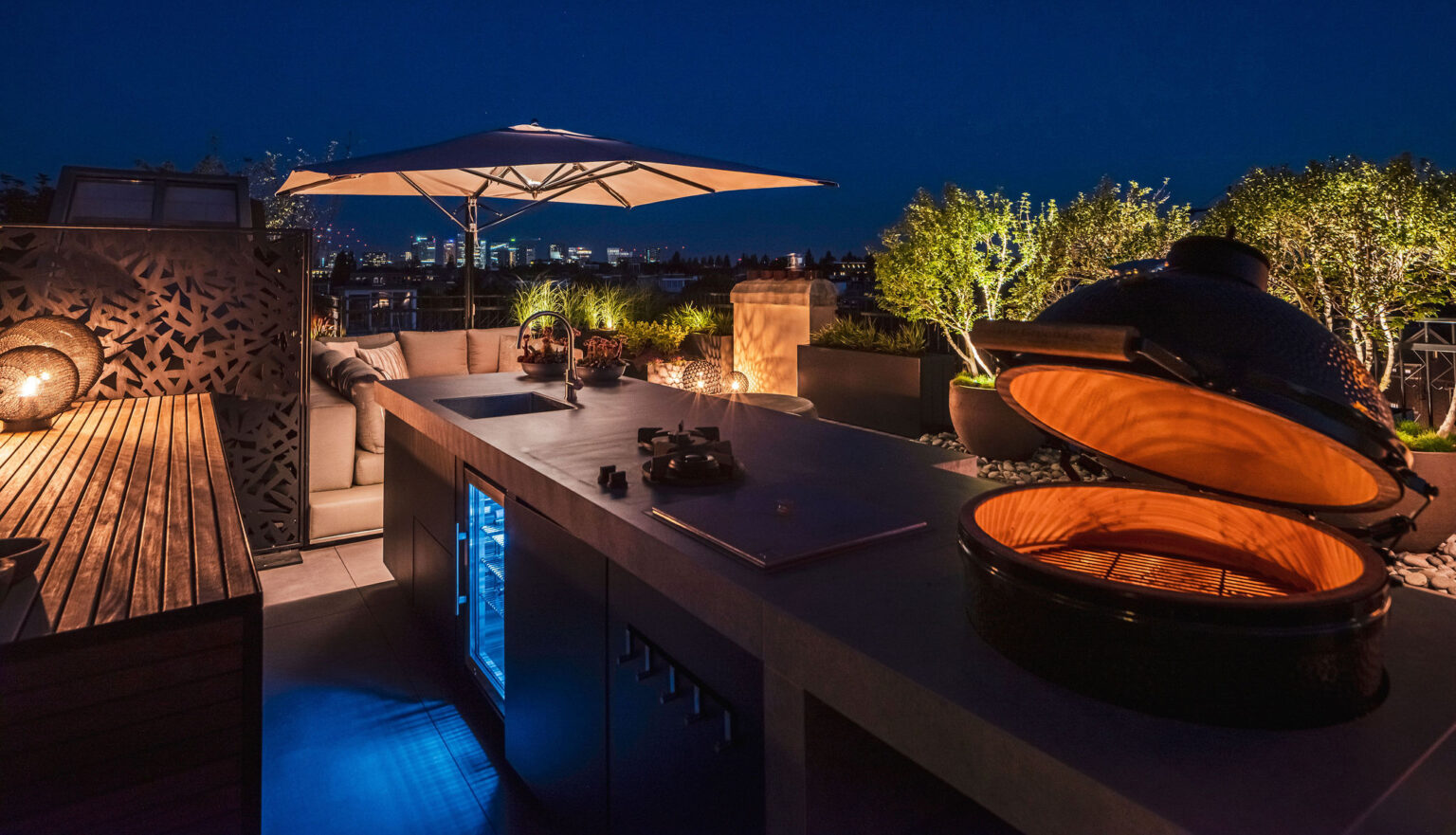 Roof terrace with outdoor kitchen - HOOG.design - Exclusive living ...