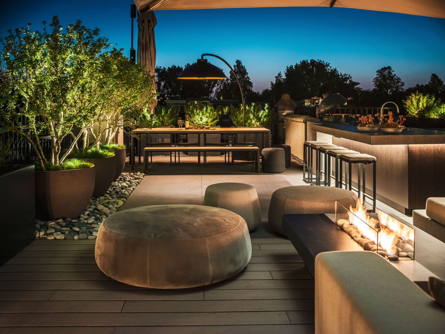 Roof terrace with outdoor kitchen - HOOG.design - Exclusive living ...