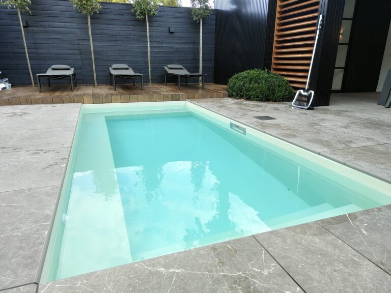 Swimming pool with outhouse - HOOG.design - Exclusive living inspiration