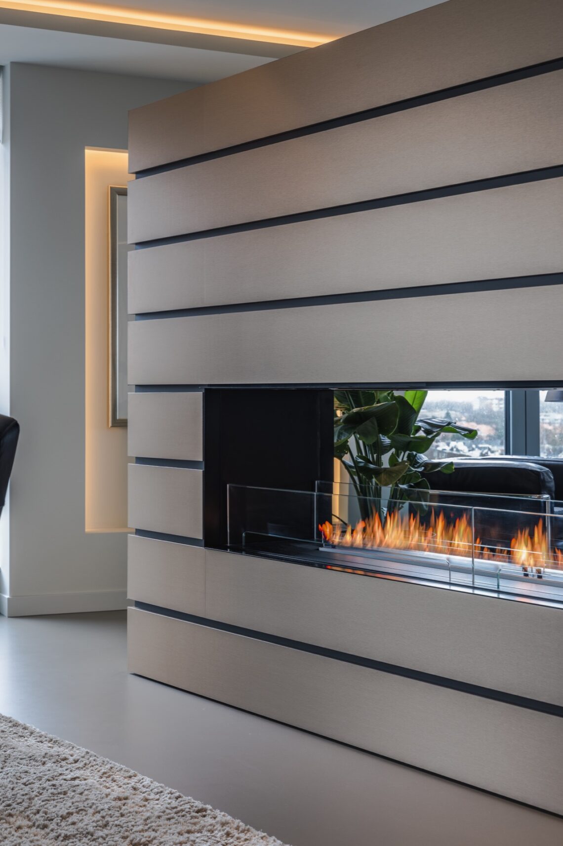 Luxe haard als roomdivider