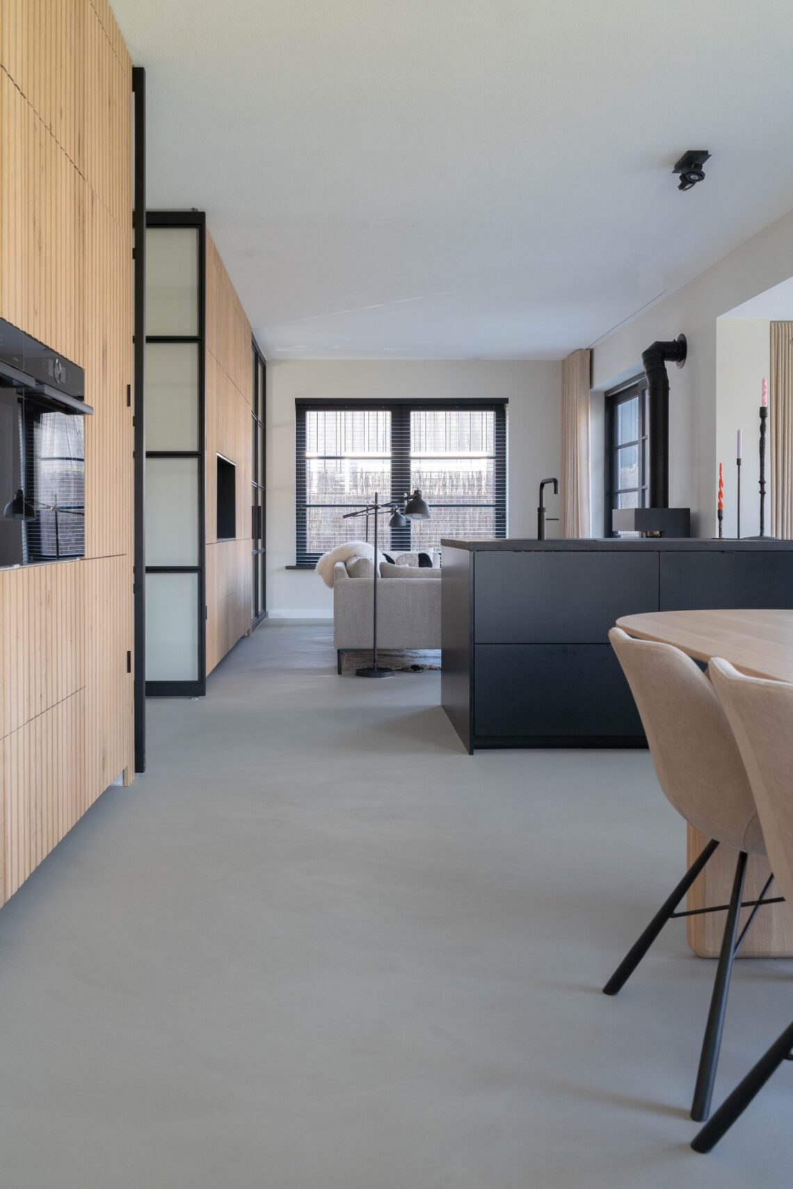 Gietvloer in modern interieur